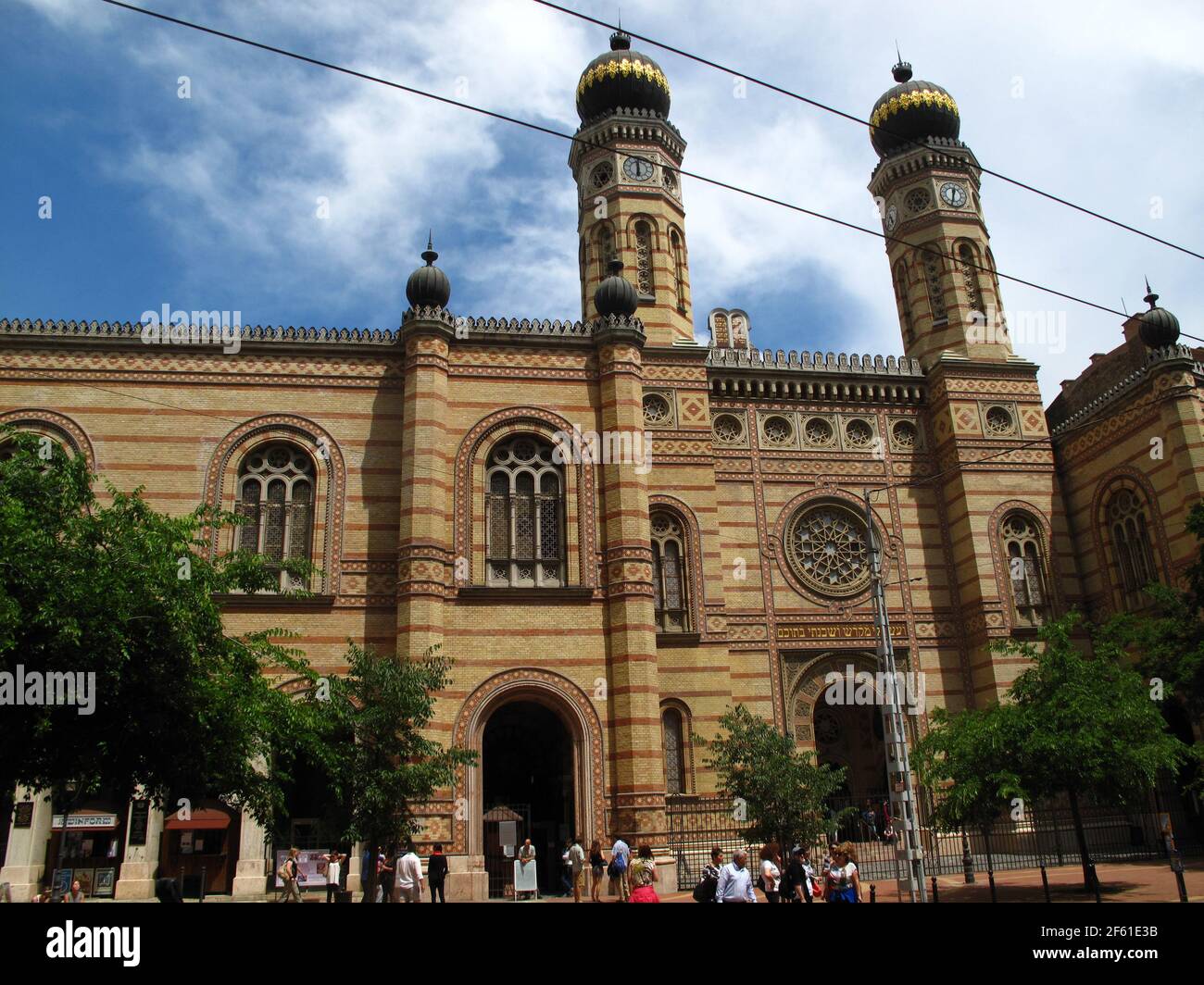 The large synagogue in Budapest’s Jewish Quarter on Dohany Street is ...