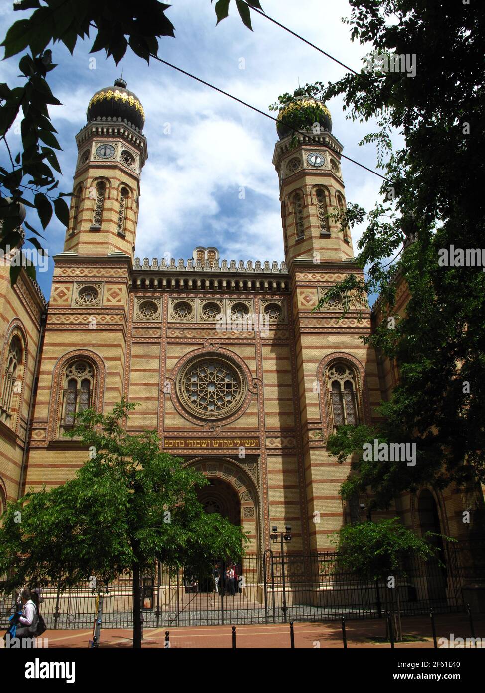 The large synagogue in Budapest’s Jewish Quarter on Dohany Street is ...