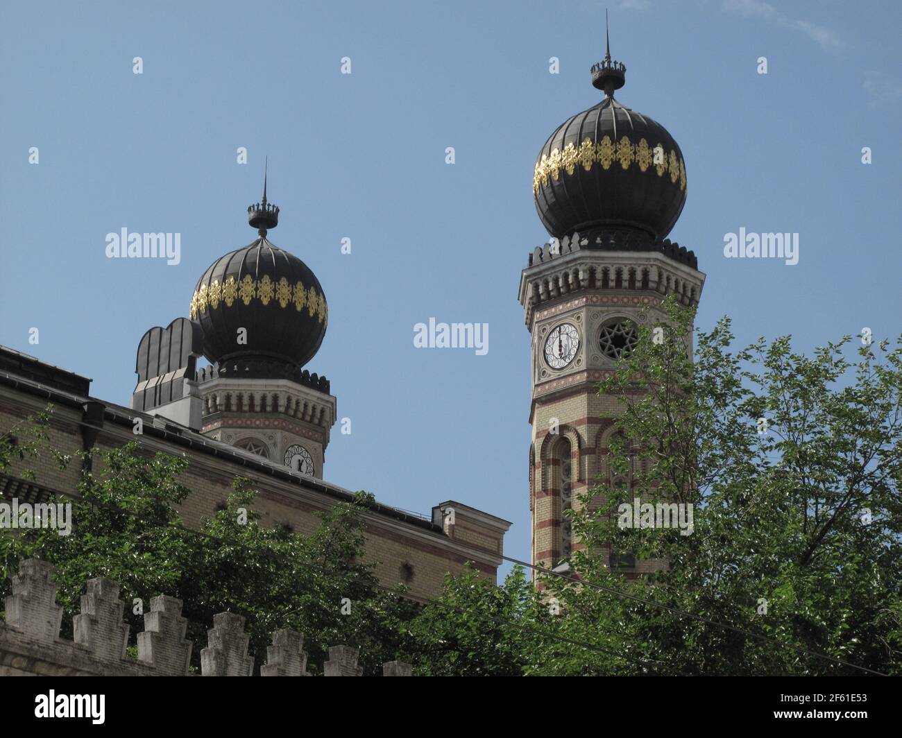 The large synagogue in Budapest’s Jewish Quarter on Dohany Street is ...