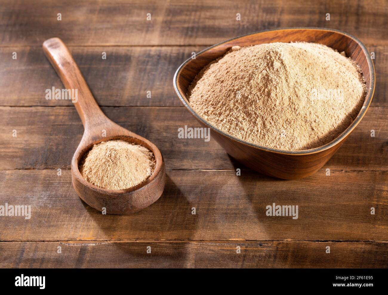 Dry Organic Maca Powder - Lepidium meyenii Stock Photo - Alamy
