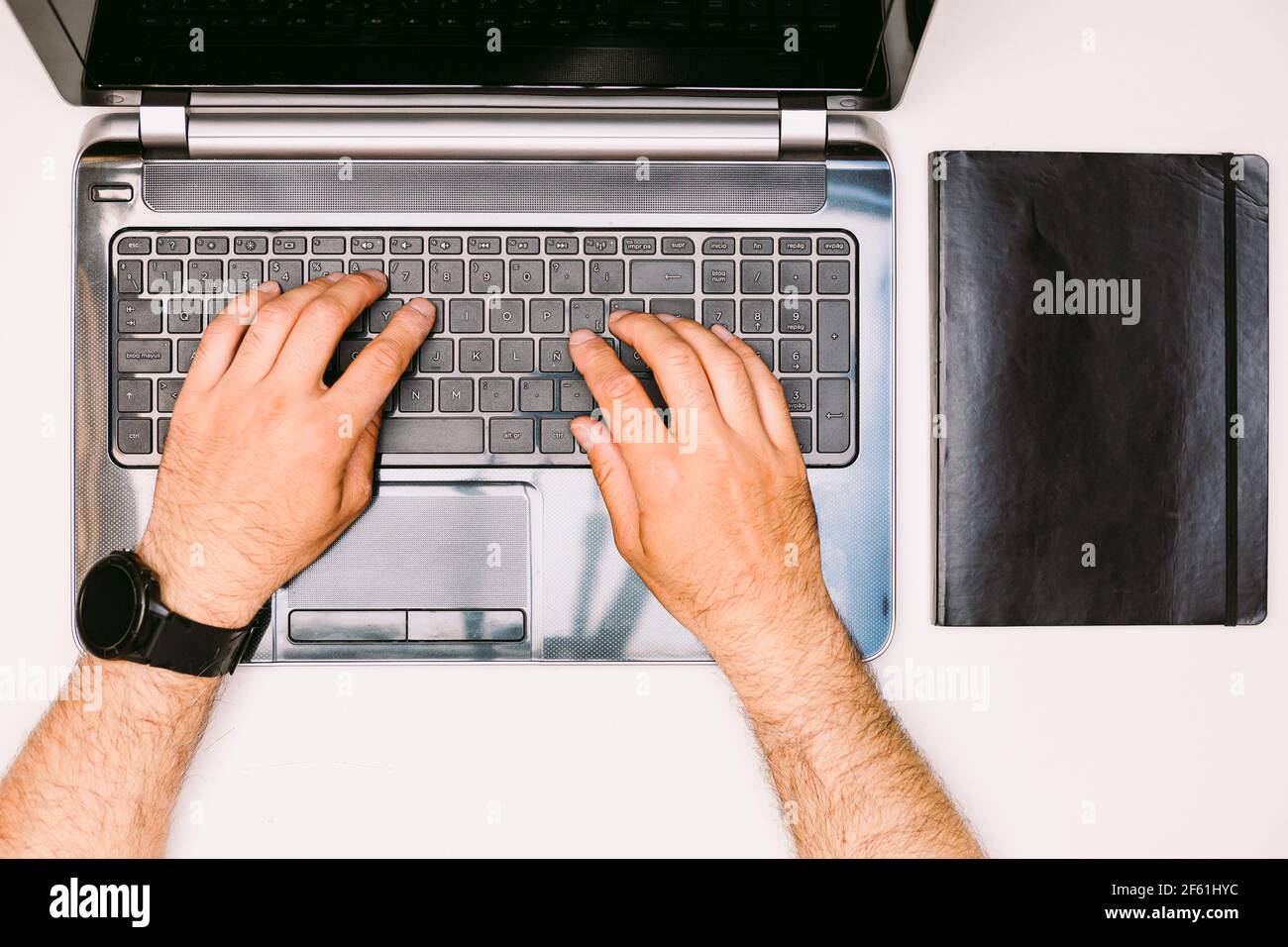 Reading laptop aerial hi-res stock photography and images - Alamy