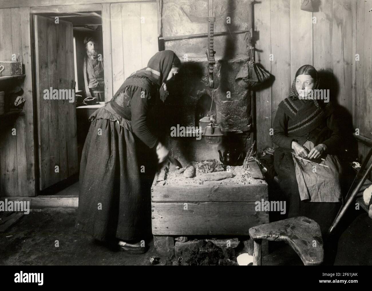 Woman 19th century cooking hi-res stock photography and images - Alamy