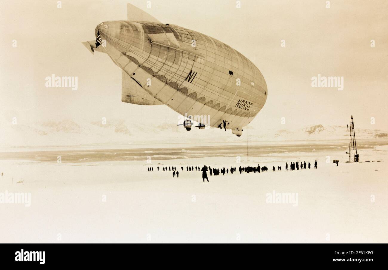 North pole flight hi-res stock photography and images - Alamy