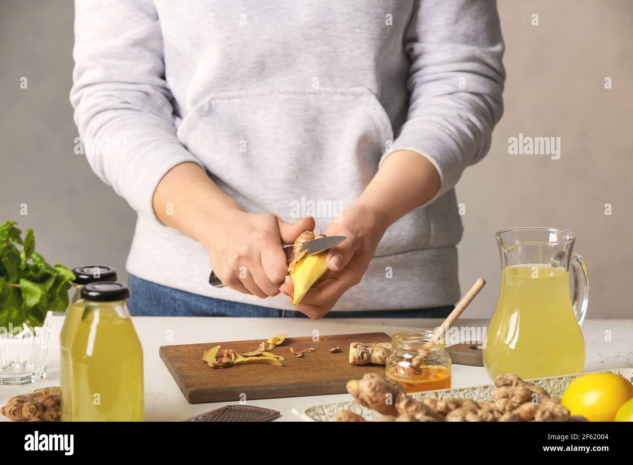 Woman ginger knife hi-res stock photography and images - Alamy