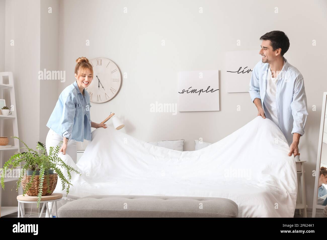 Woman house cleaning making bed hi-res stock photography and images - Alamy