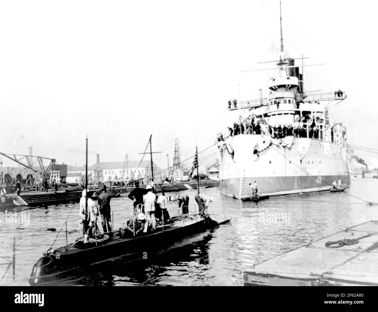 USS Holland, First USN Commissioned Submarine, 1901 Stock Photo - Alamy