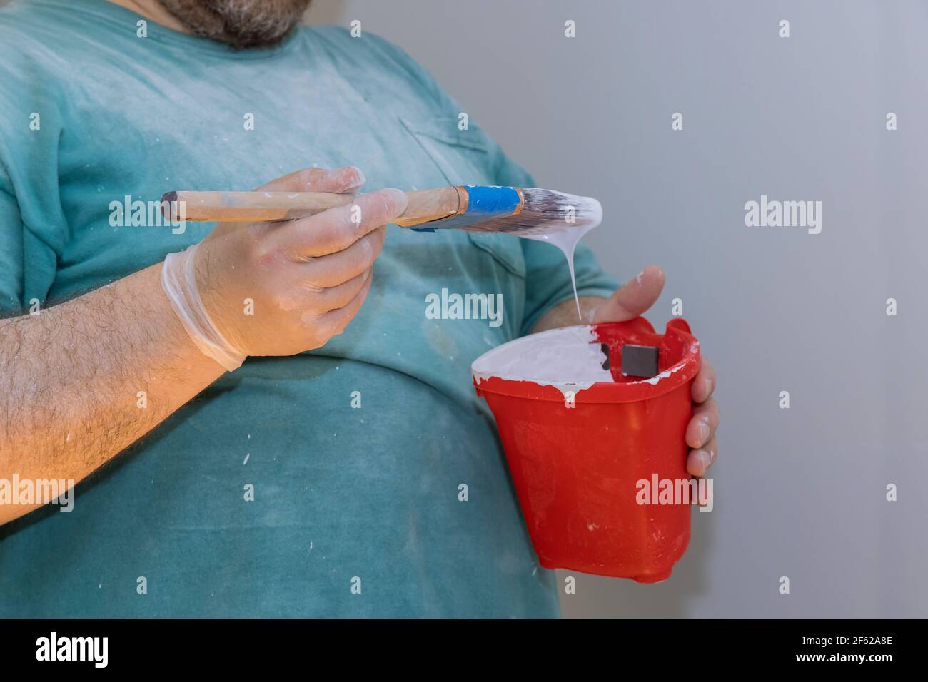 Paint pail hi-res stock photography and images - Alamy