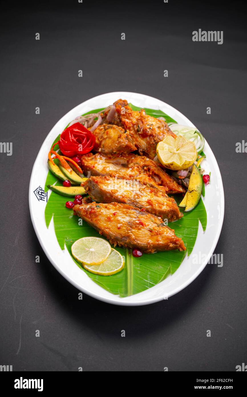 Leaf shaped food dishes hi-res stock photography and images - Alamy