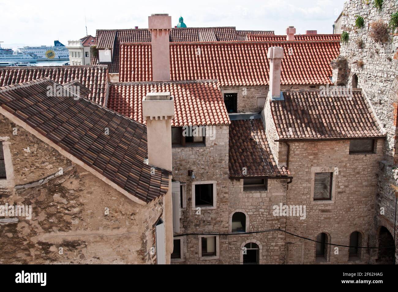Terra cotta buildings hi-res stock photography and images - Alamy