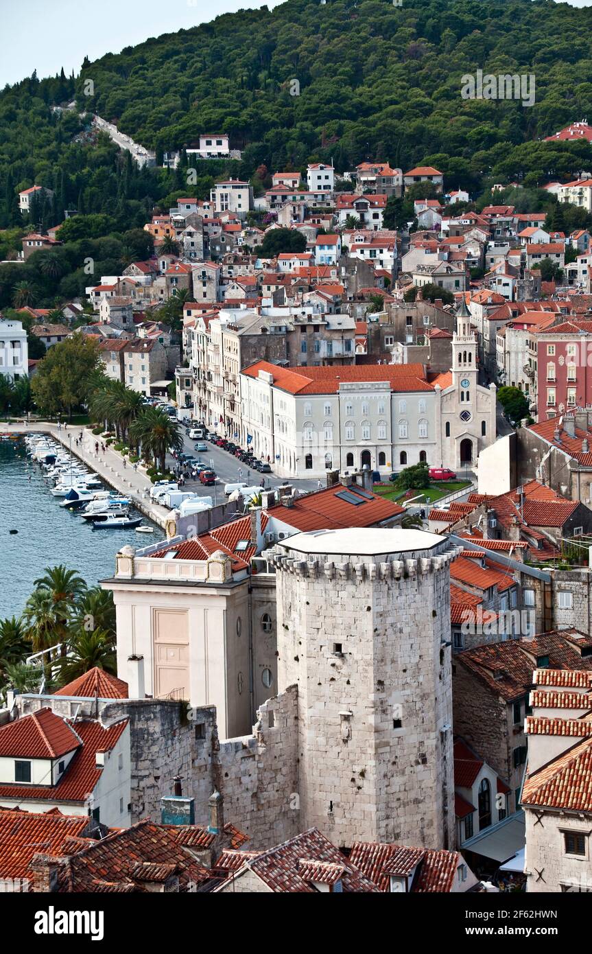 Places of split hi-res stock photography and images - Alamy