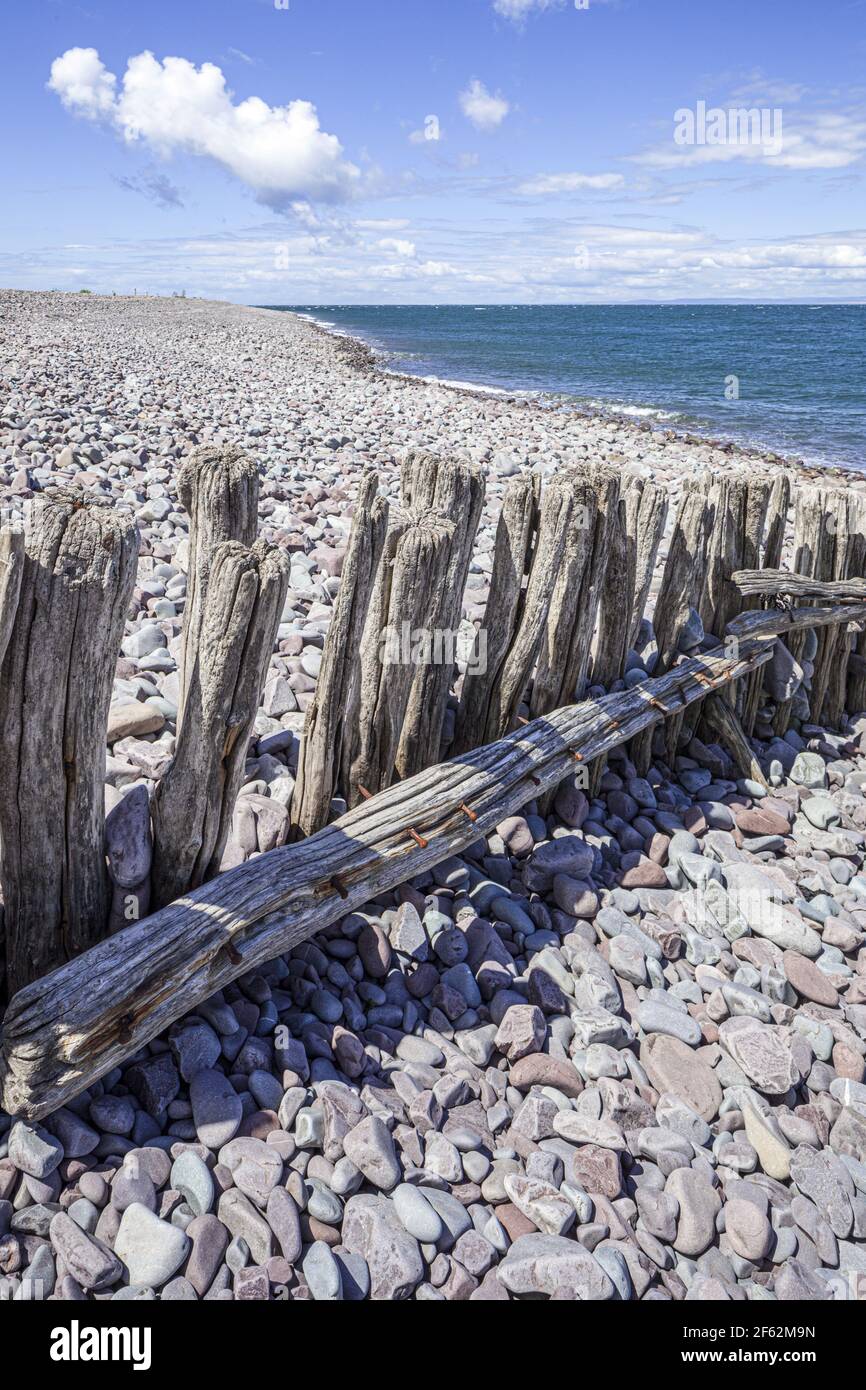 Wooden sea groyne hi-res stock photography and images - Alamy