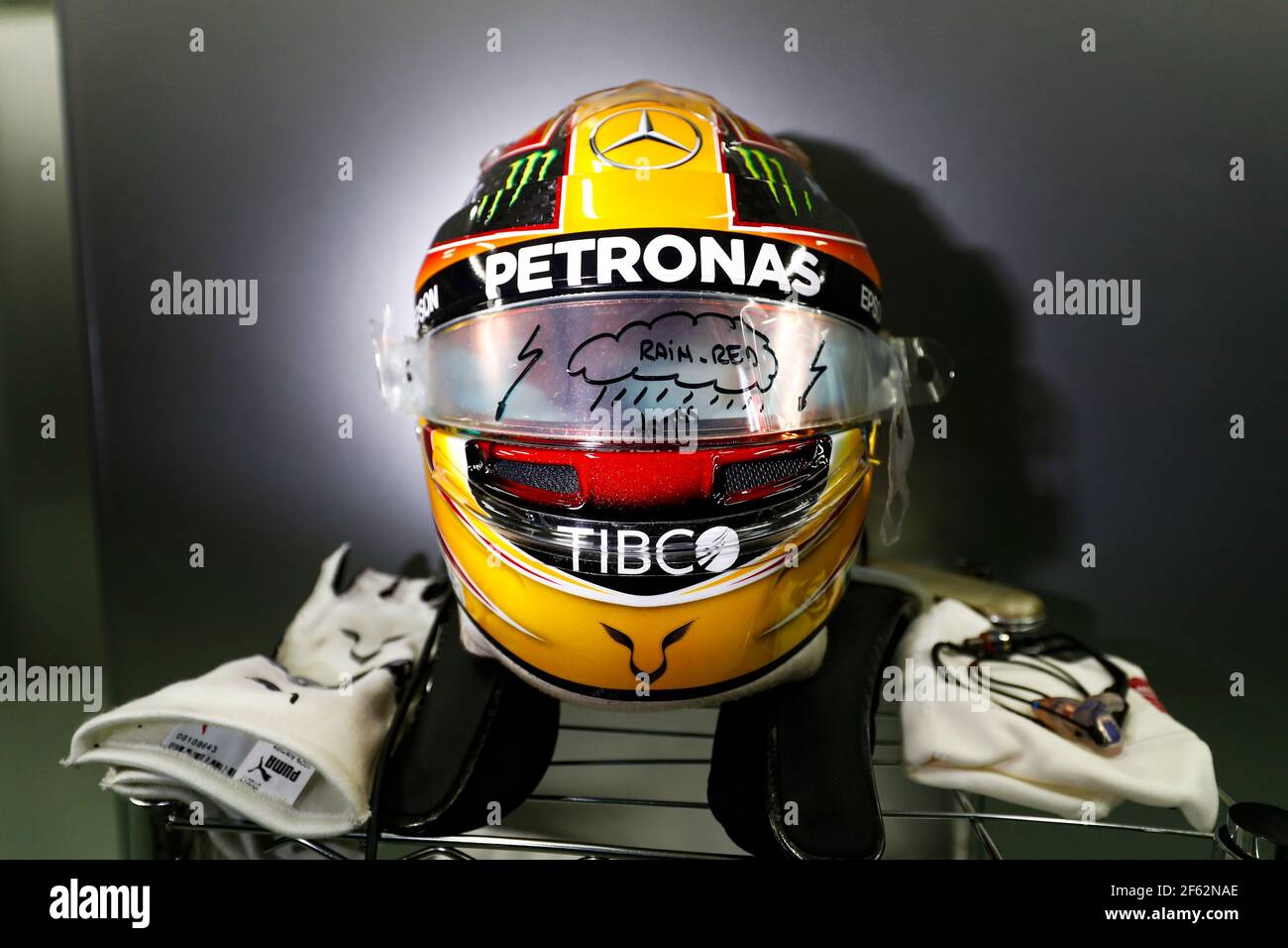 The helmet of lewis hamilton hi-res stock photography and images - Alamy