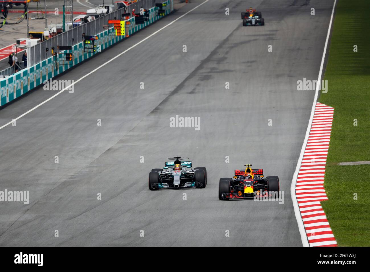 Race formula 1 overtaking hi-res stock photography and images - Alamy