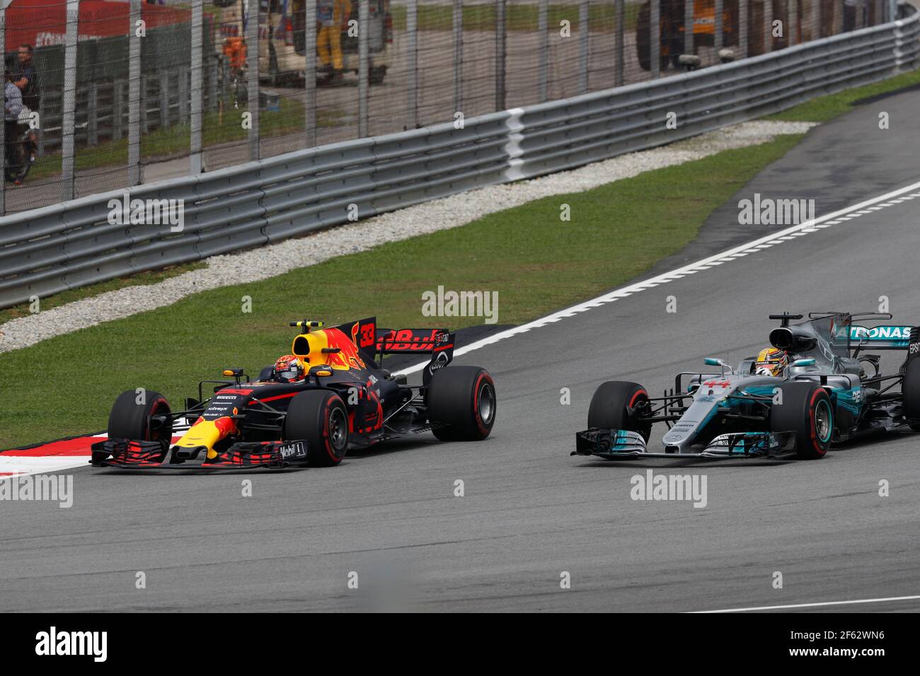 Race formula 1 overtaking hi-res stock photography and images - Alamy