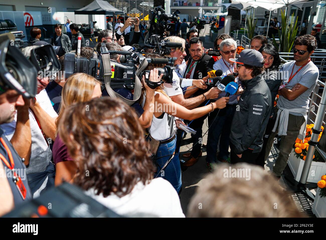 ALONSO Fernando (spa) McLaren Honda MCL32, portrait interview during ...