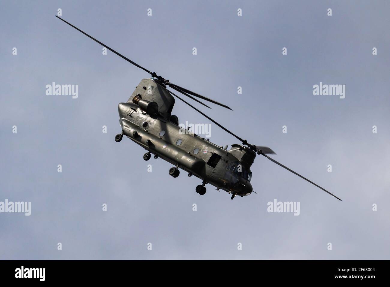 Raf boeing chinook hc6 helicopter hi-res stock photography and images ...