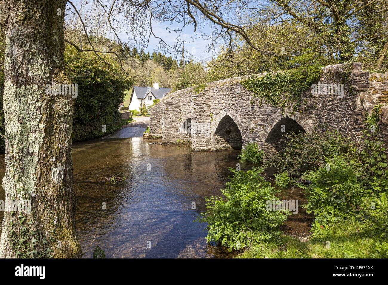 England medieval stone bridge hi-res stock photography and images - Alamy