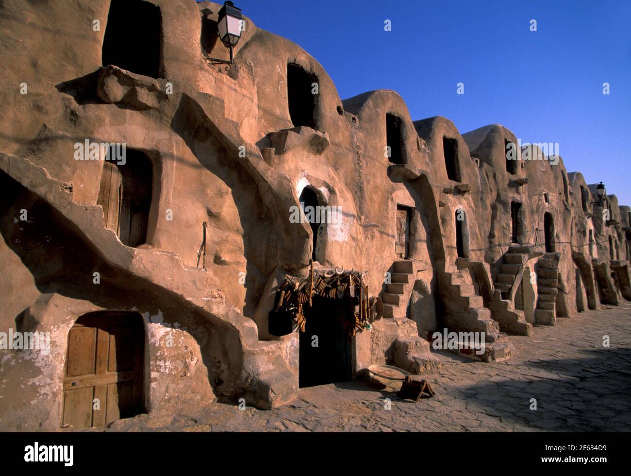 Shops in Ghorfa complex in Medenine, Tunisia Stock Photo - Alamy
