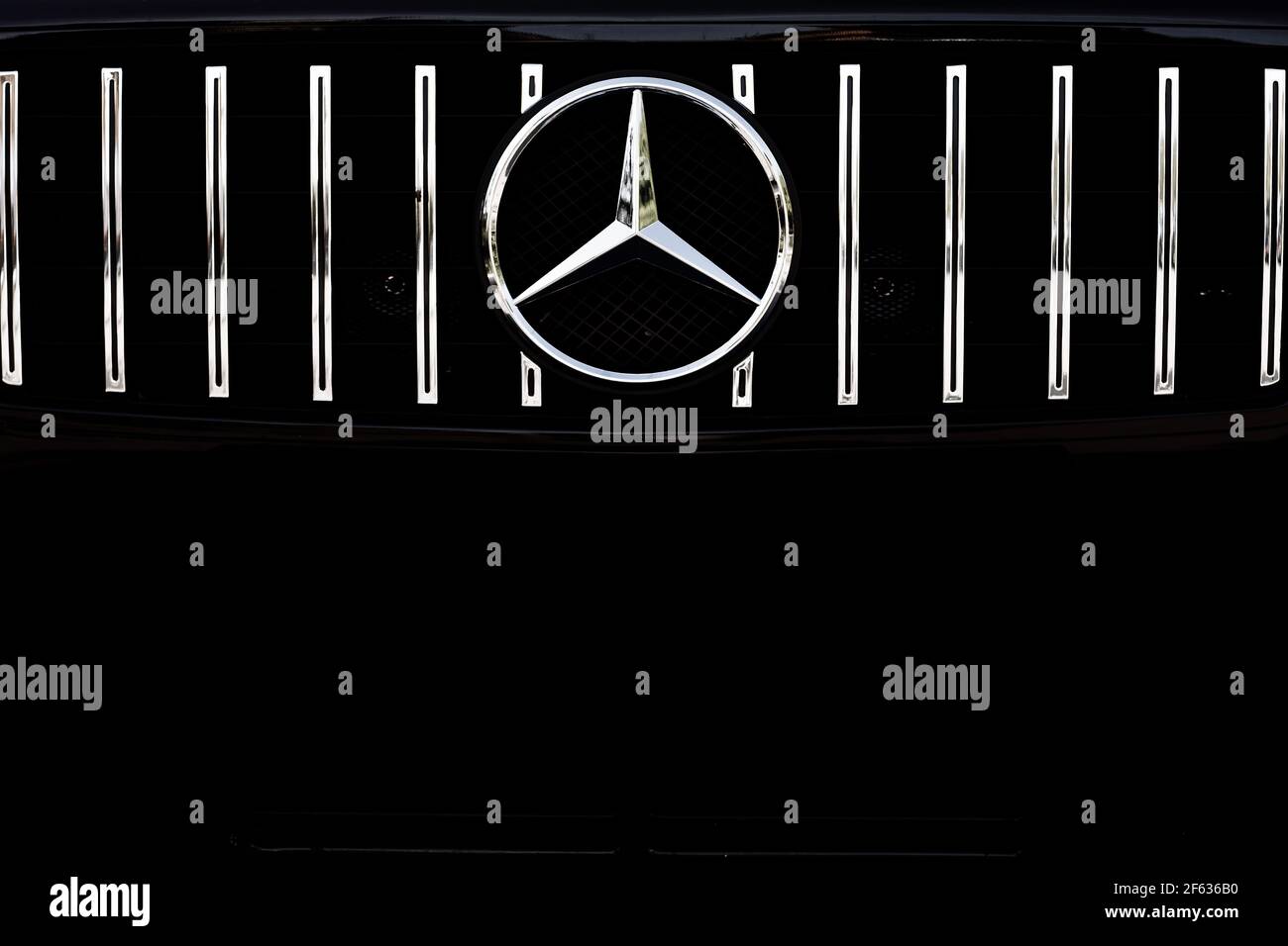 Rivne, Ukraine - August 29, 2020 : Mercedes Benz Sign Close Up Logo ...