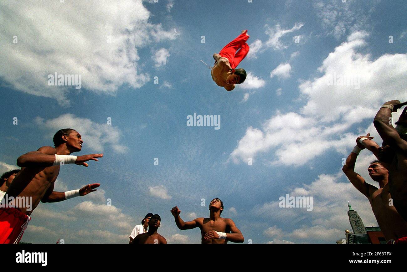 CIRCO PARA TODOS TEENAGE CIRCUS TROOP FROM COLUMBIA WHO ARE TO PERFORM ...