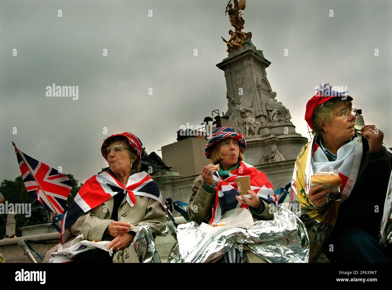 Queen mum hi-res stock photography and images - Alamy