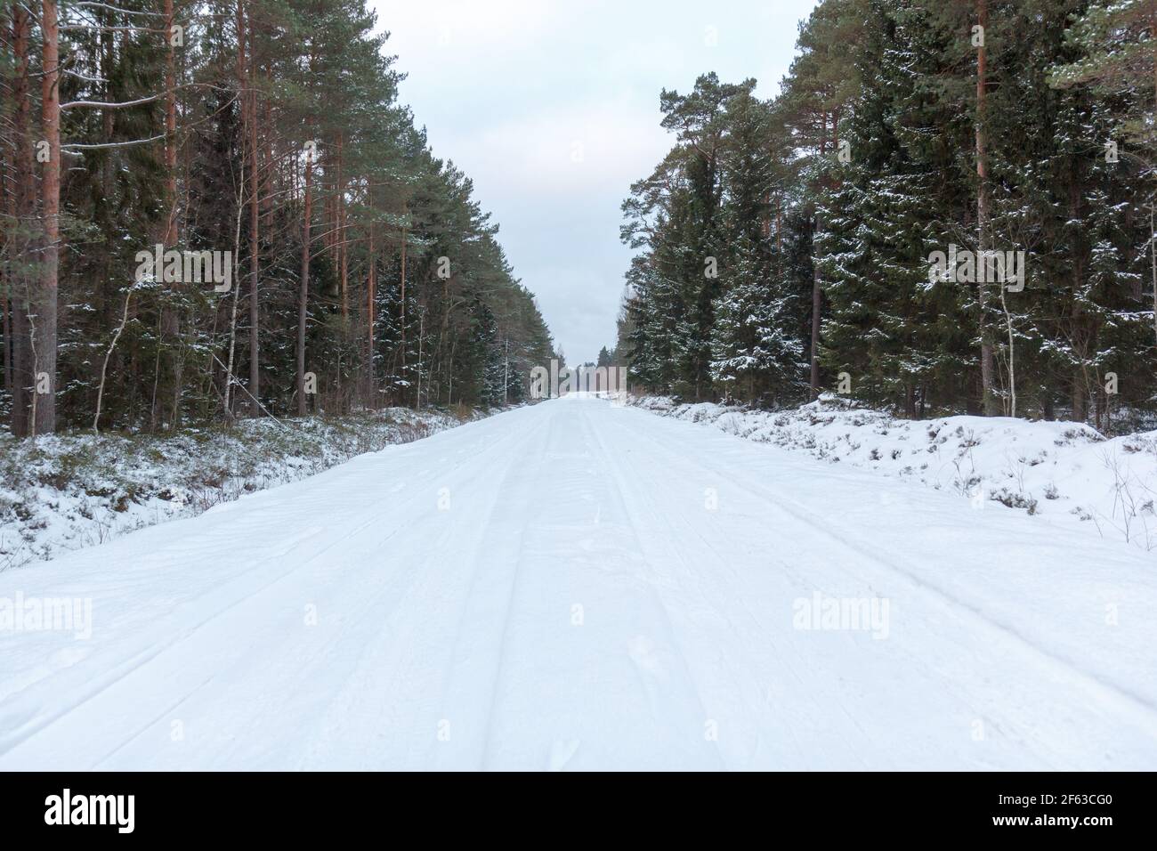 Empty snow hi-res stock photography and images - Alamy