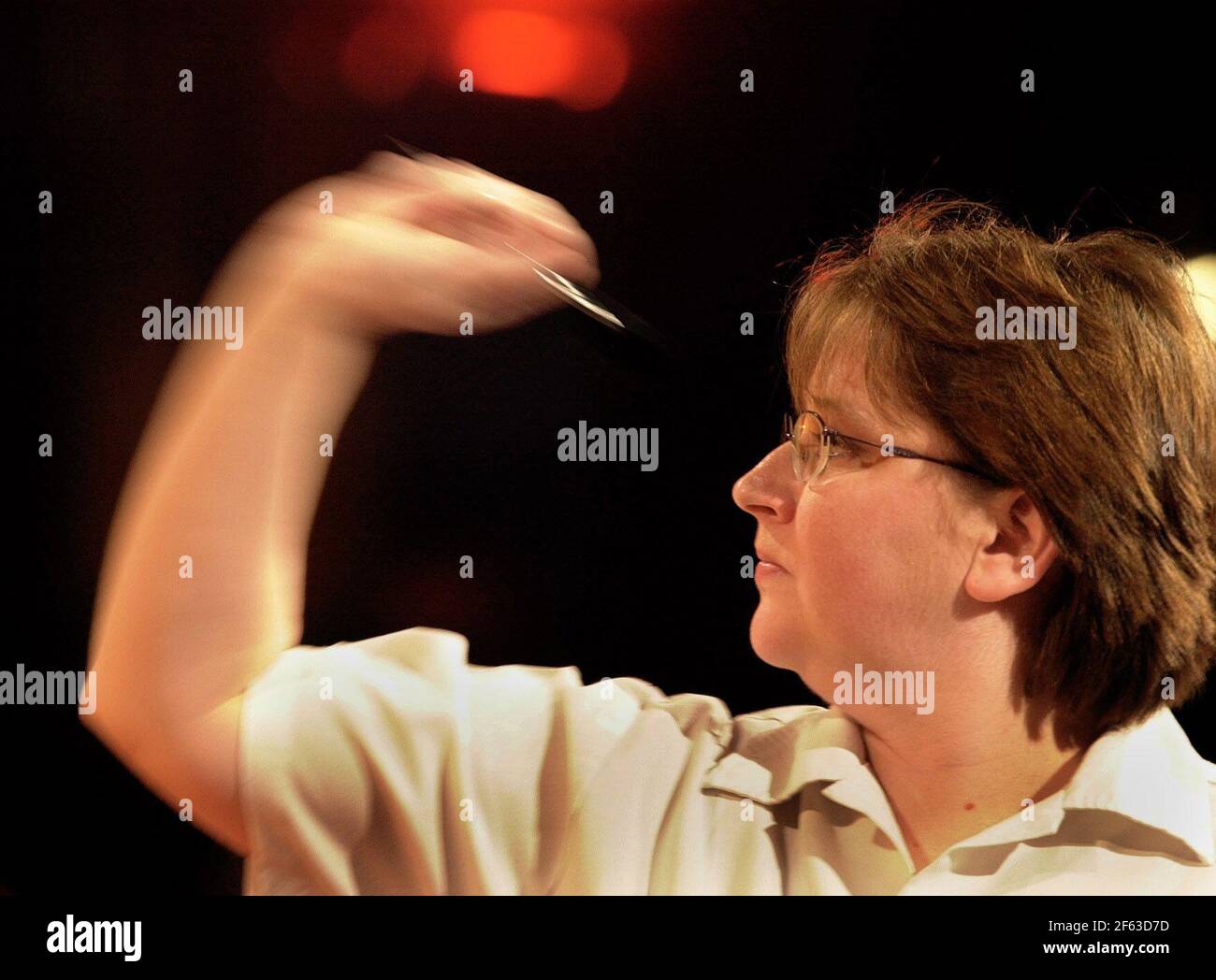 SKOL WORLD DARTS CHAMPS DECEMBER 2001AT THE CIRCUS TAVERN PERFLEET GAYL ...