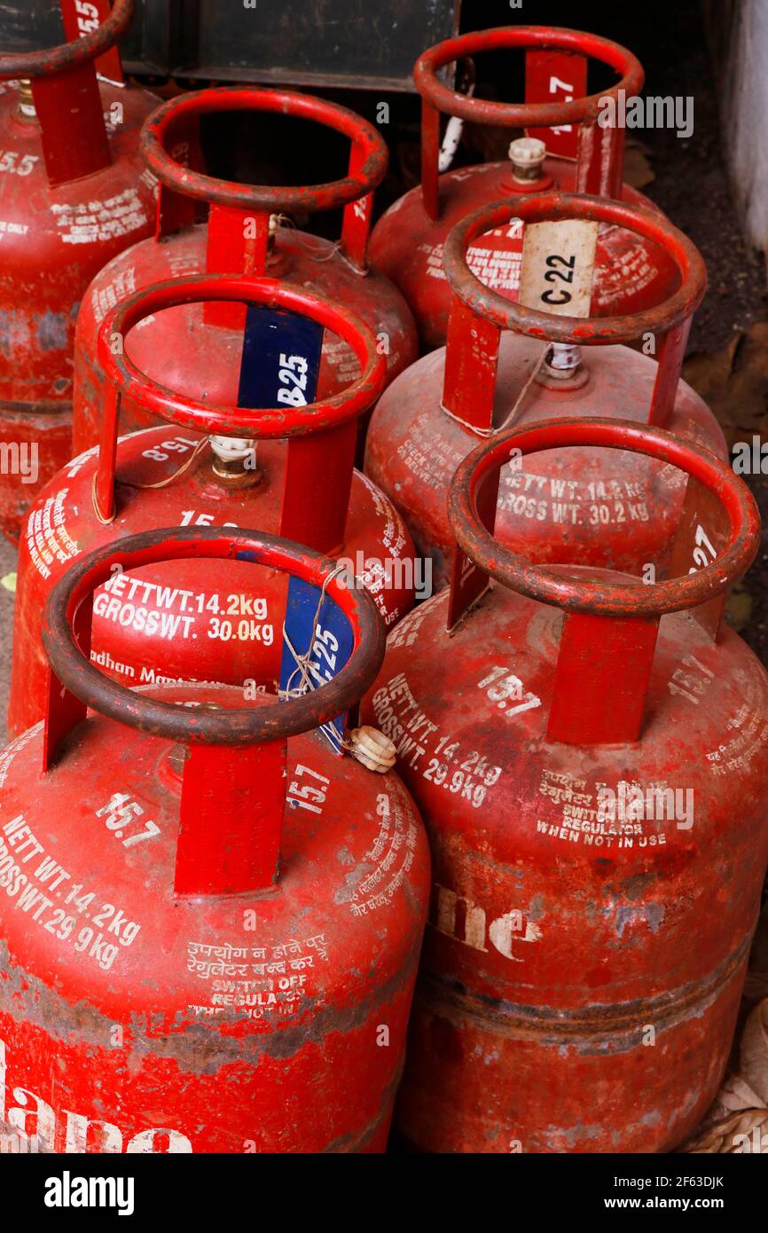 Residential propane tank hi-res stock photography and images - Alamy