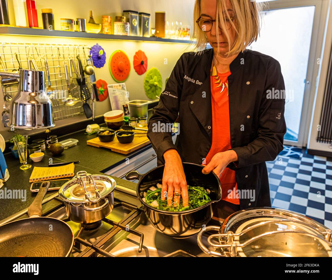 La carte restaurant food salad hi-res stock photography and images - Alamy