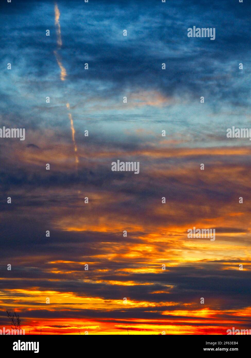 Layers of sunset and clouds hi-res stock photography and images - Alamy