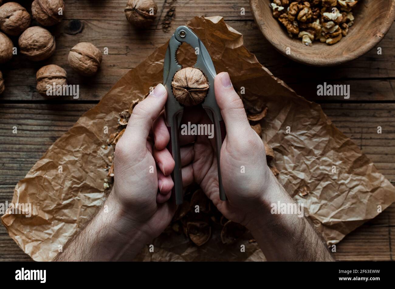Man hand holding cracker hi-res stock photography and images - Alamy