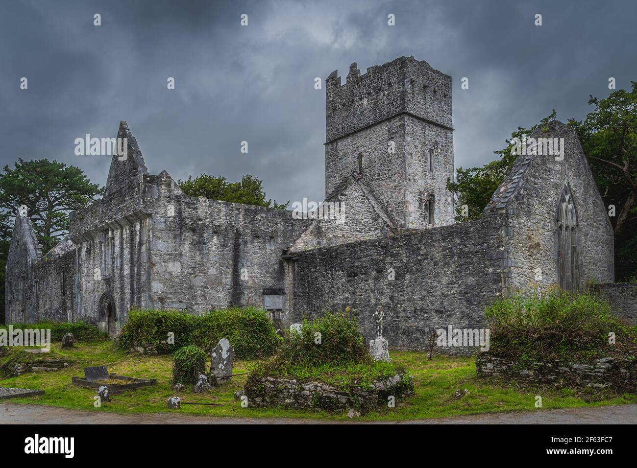 Old tombstone ring hi-res stock photography and images - Alamy