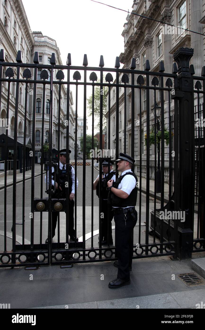 Metropolitan armed police hi-res stock photography and images - Alamy