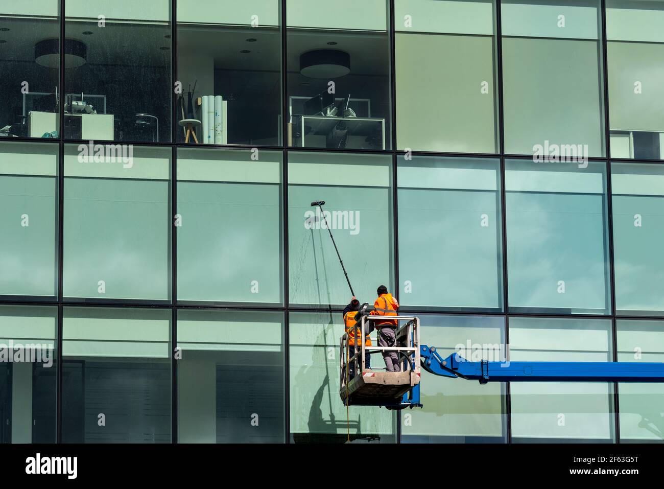 Aerial work platform hi-res stock photography and images - Alamy