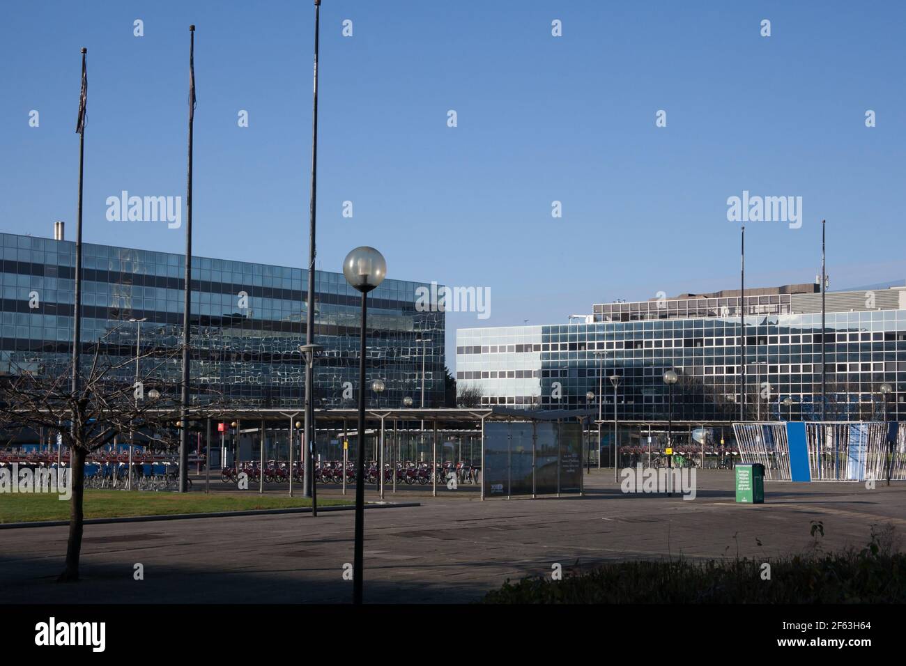 Milton keynes central railway station hi-res stock photography and ...