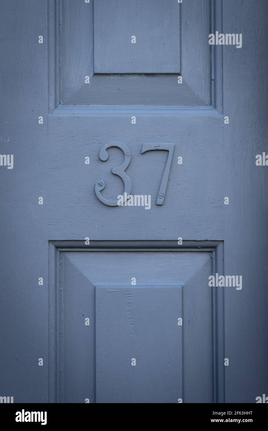 House number 37 sign hi-res stock photography and images - Alamy
