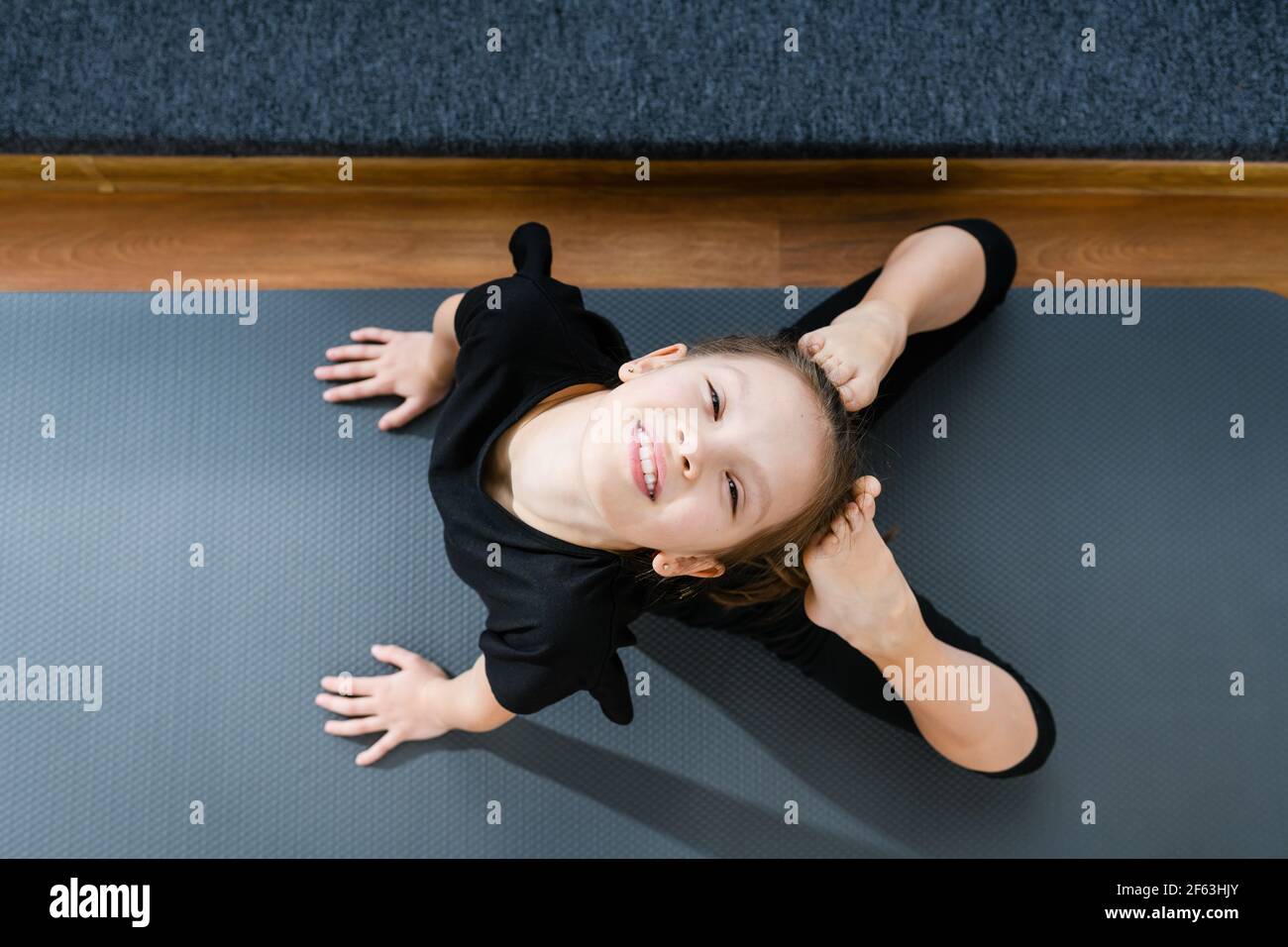 Female gymnast feet hi-res stock photography and images - Alamy