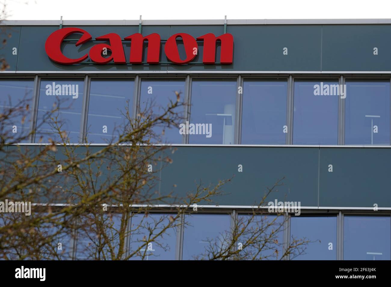 Canon camera medical equipment hi-res stock photography and images - Alamy