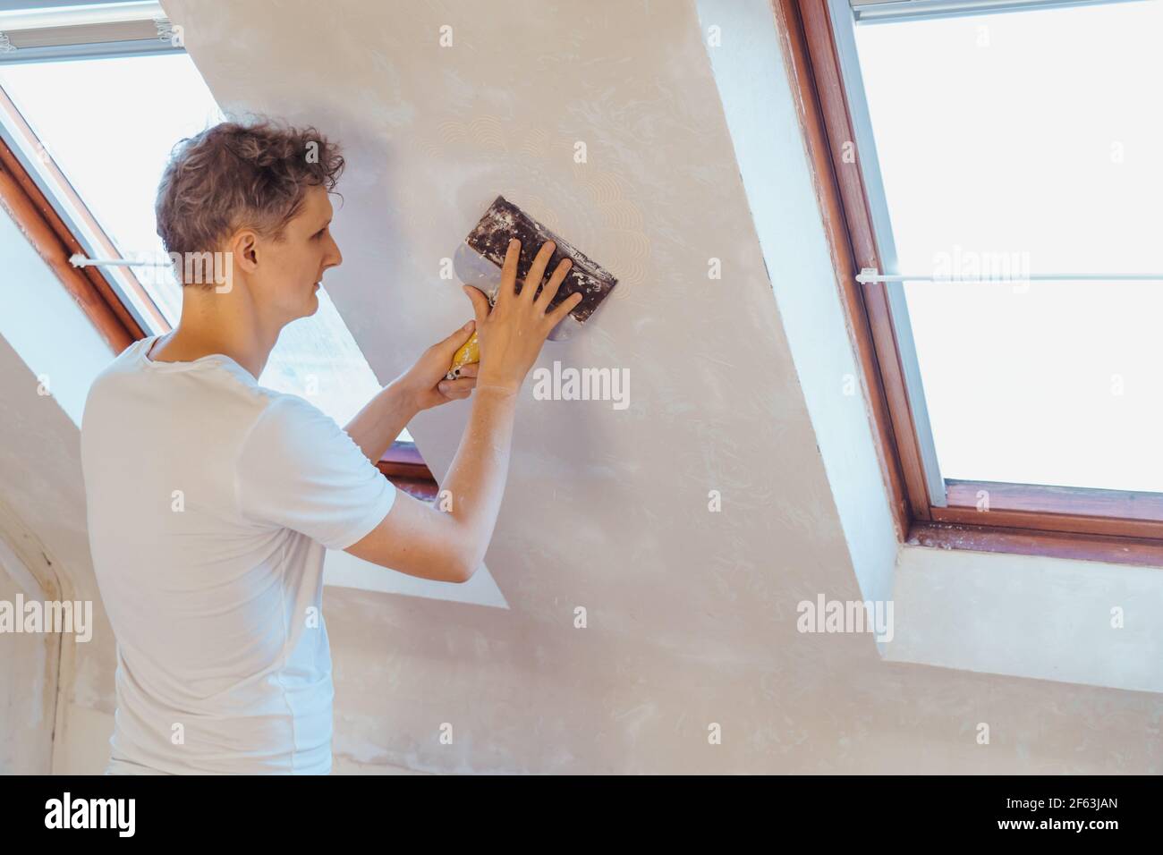 Hand scratching a metal hi-res stock photography and images - Alamy