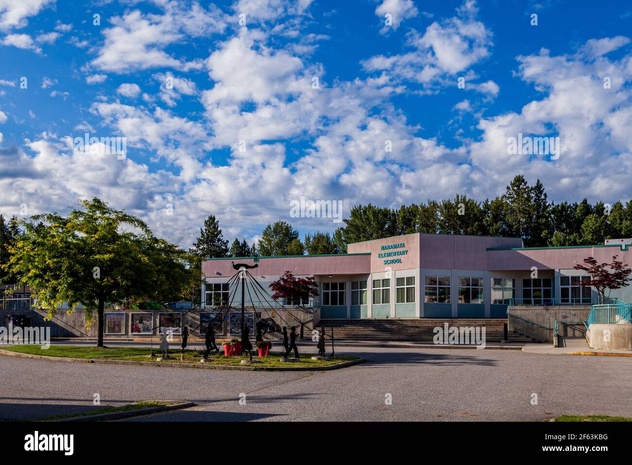 Small school building hi-res stock photography and images - Alamy