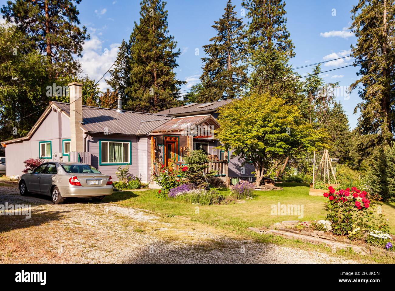 Suburban house driveway hi-res stock photography and images - Alamy
