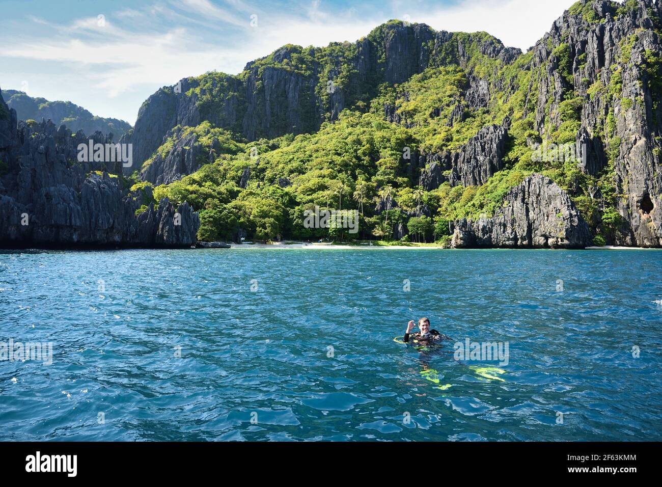 Diver at El Nido Palawan Paradise in the Philippines, Island hopping ...