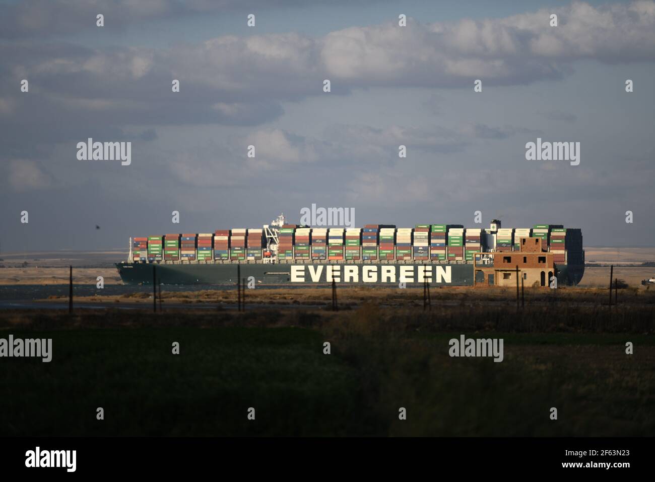 Ever given suez canal hi-res stock photography and images - Alamy