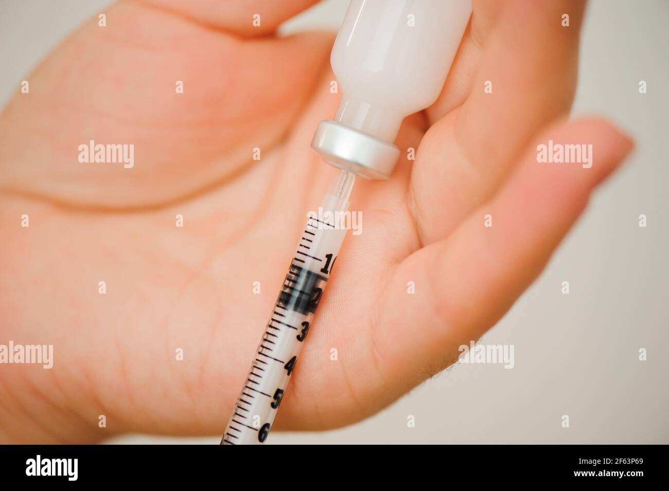 Insulin injection close-up. Girl injects insulin into his hand ...