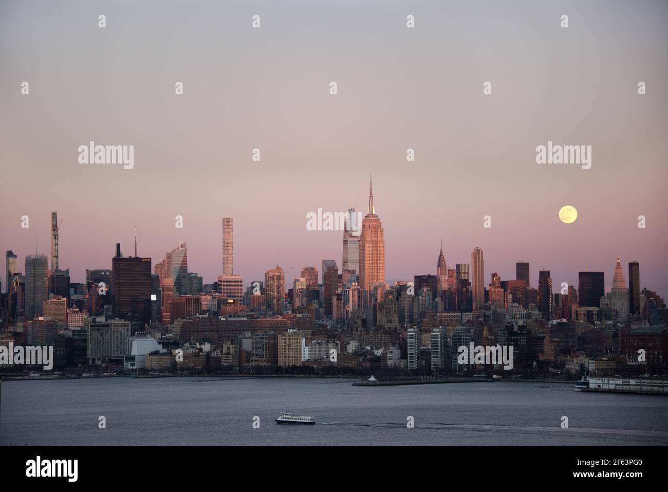 Moonrise And Sunset High Resolution Stock Photography and Images - Alamy