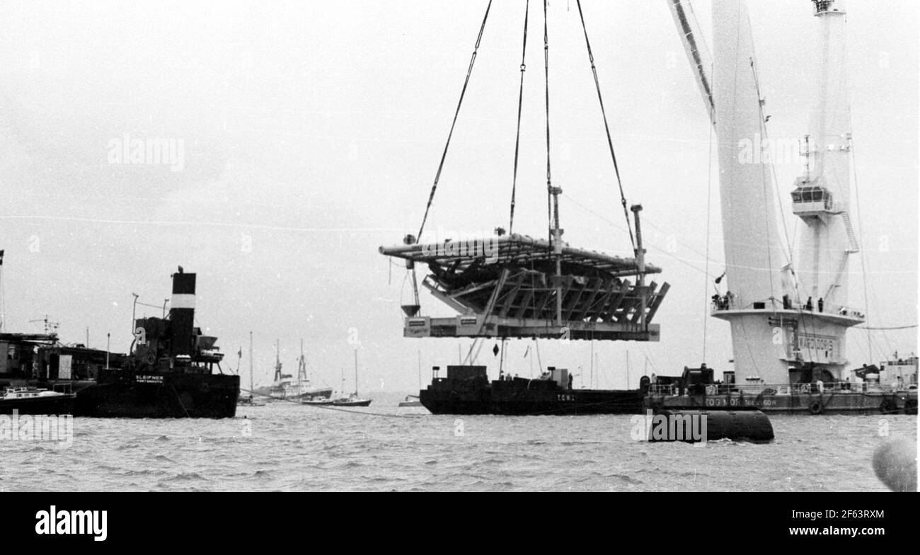 THE MARY ROSE IS RAISED FROM THE SEA BED OFF PORTSMOUTH, PIC MIKE ...