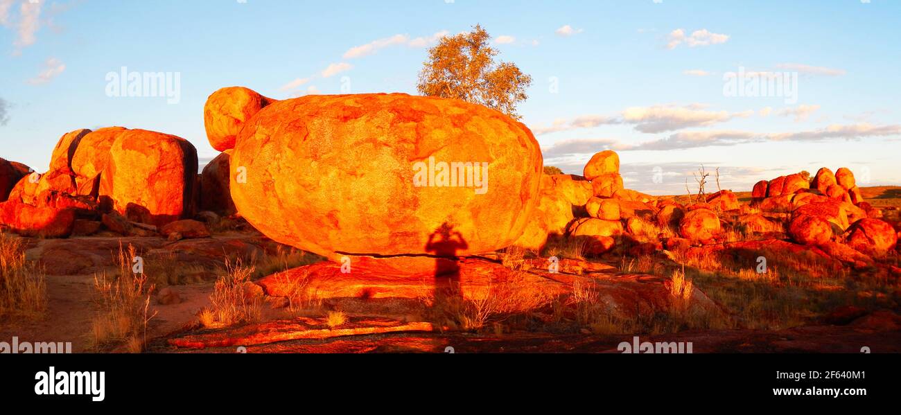 Devils marbles in central hi-res stock photography and images - Alamy