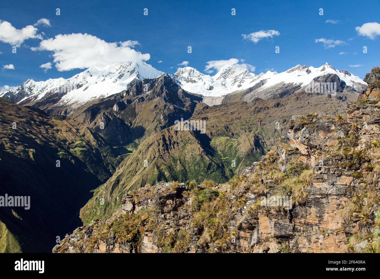 Andes mountains peru hi-res stock photography and images - Alamy