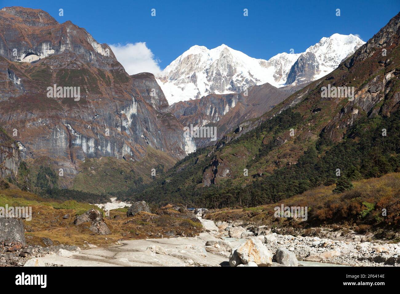 View of mount Makalu from Barun valley, Nepal Himalayas mountains Stock ...