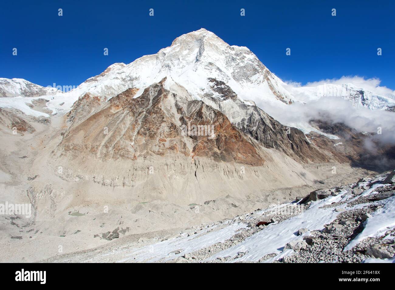 Mount Makalu, Barun valley, Nepal Himalayas mountains, snow covered ...